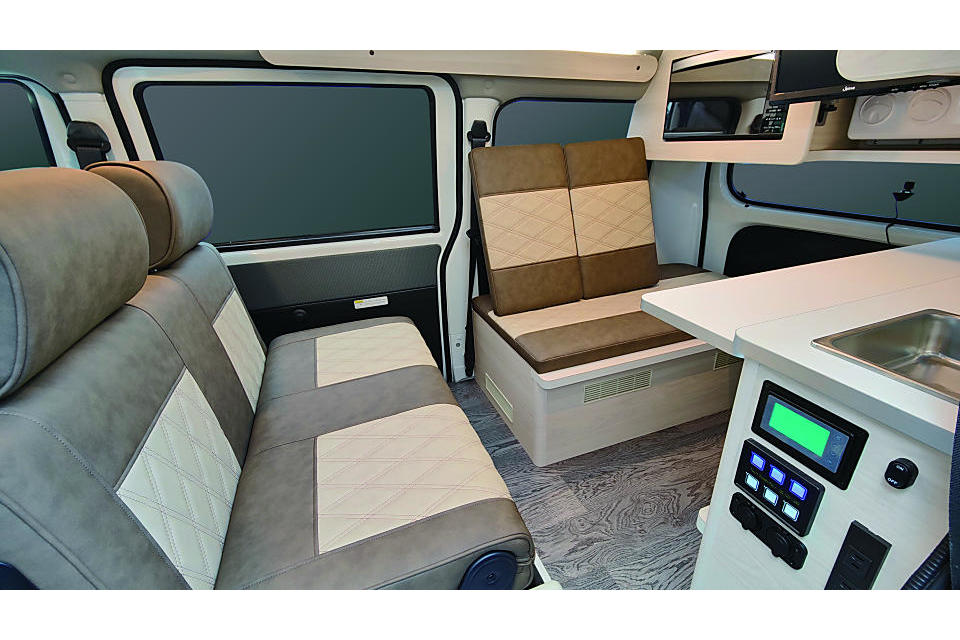 F-BOX Square（タウンエース） | 新車 | 車両一覧 | キャンピングカーのことならPaPa BUILD